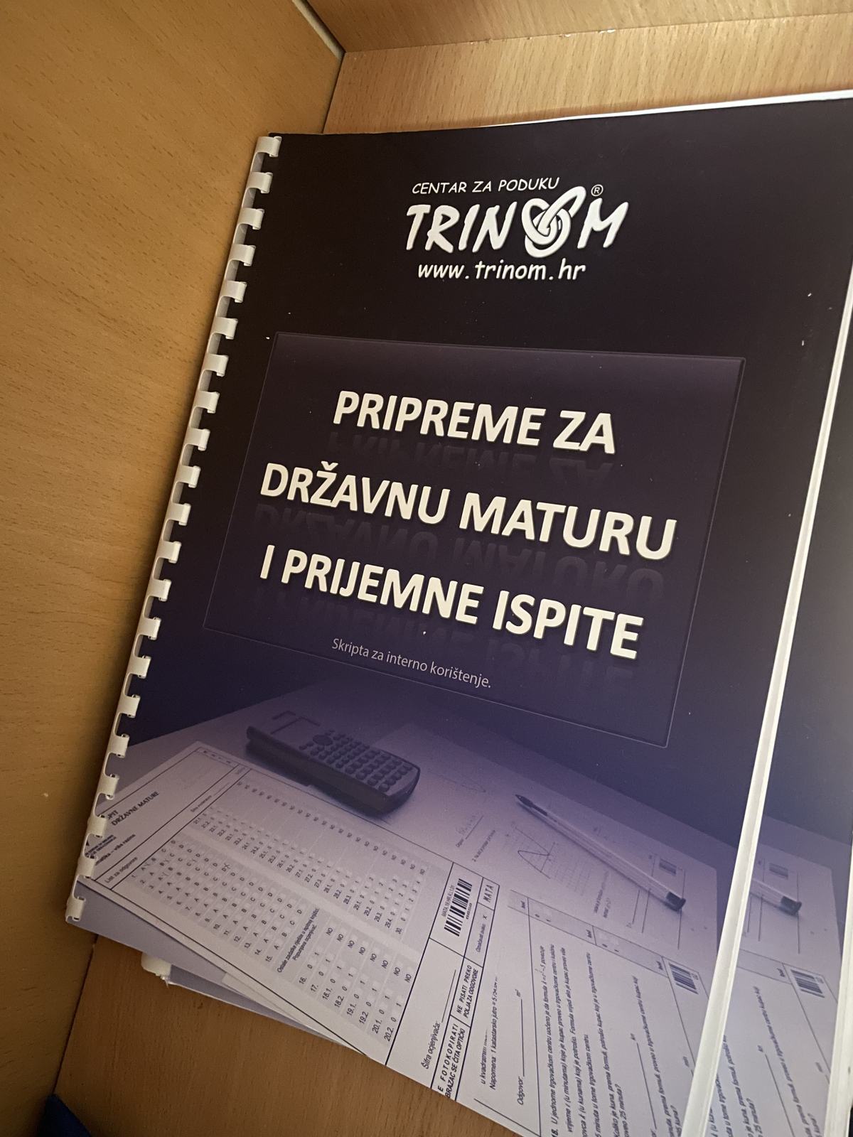 Nova Trinom skripta za državnu maturu iz Politike i Gospodarstva