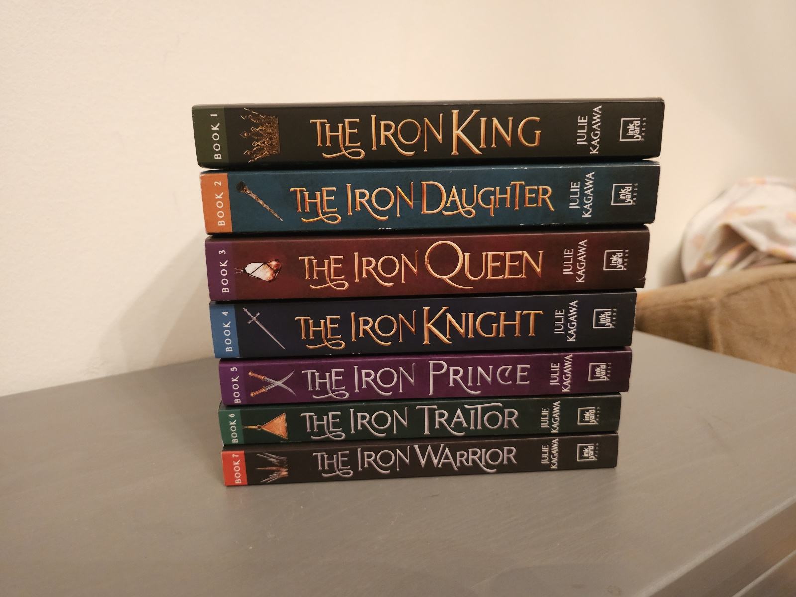 The Iron Fey i The Iron Fey: The Call of Forgotten serijali