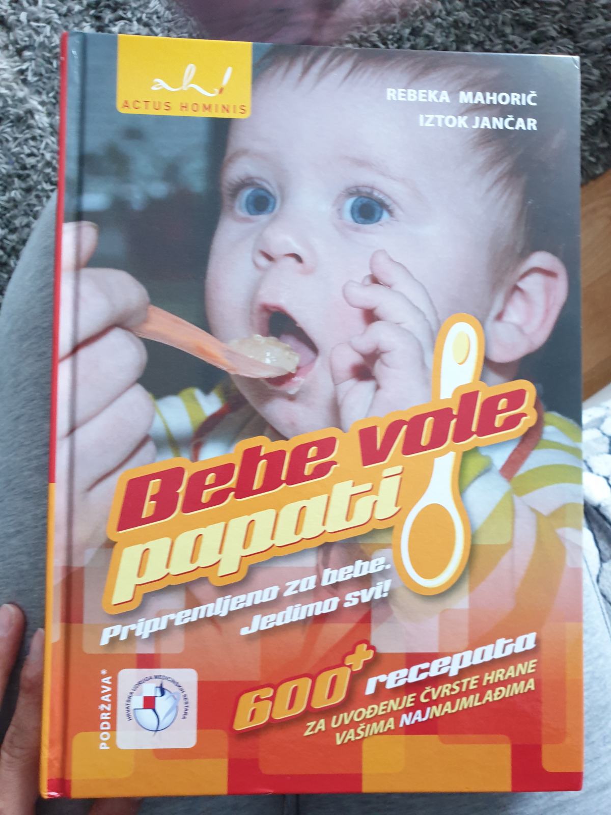 Bebe vole papati