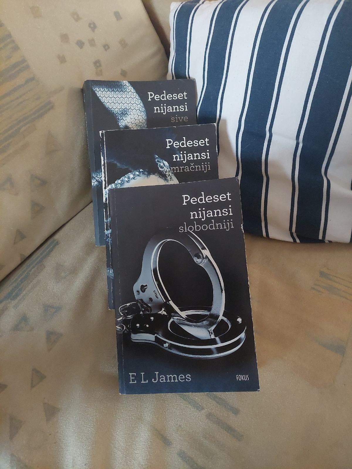 50 nijansi sive ( sve tri knjige)