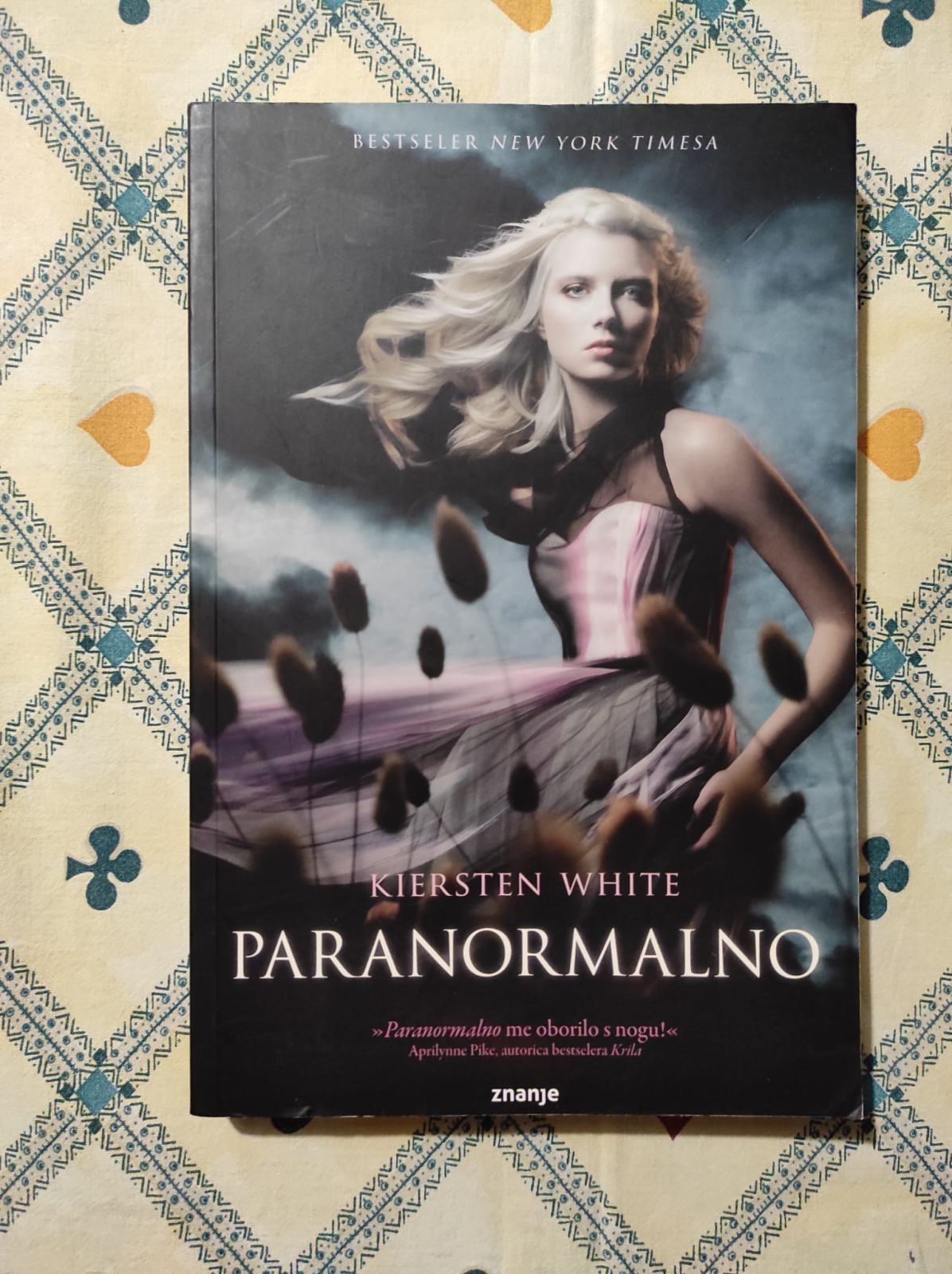 Kiersten White PARANORMALNO