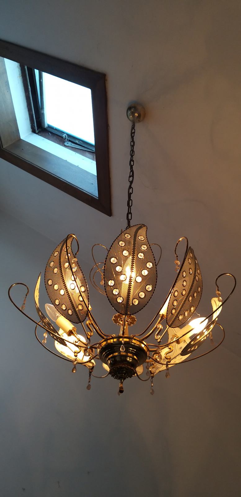 Kristalni luster od mesinga i kristala