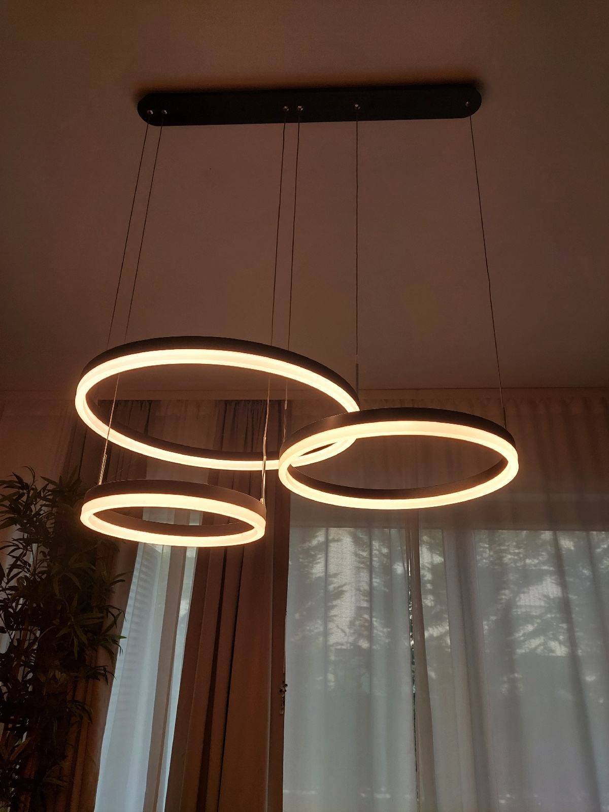 Lesnina luster viseći crni