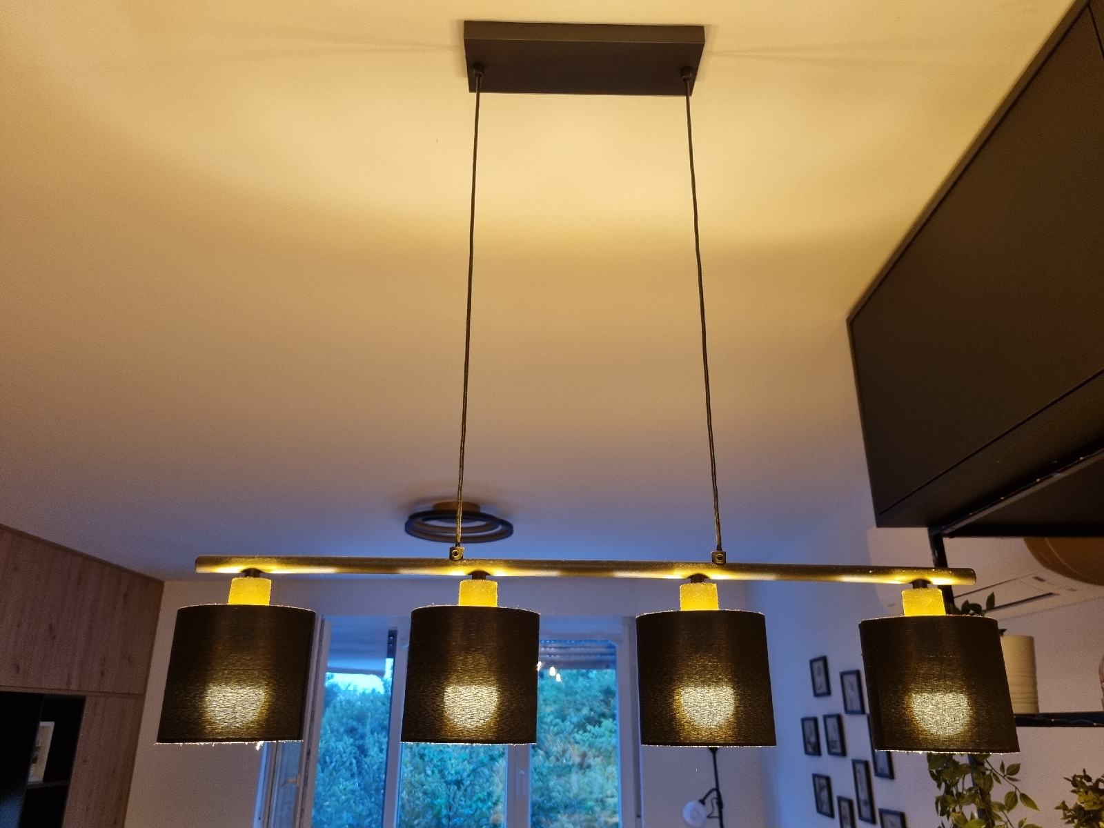 Viseci luster + reflektori