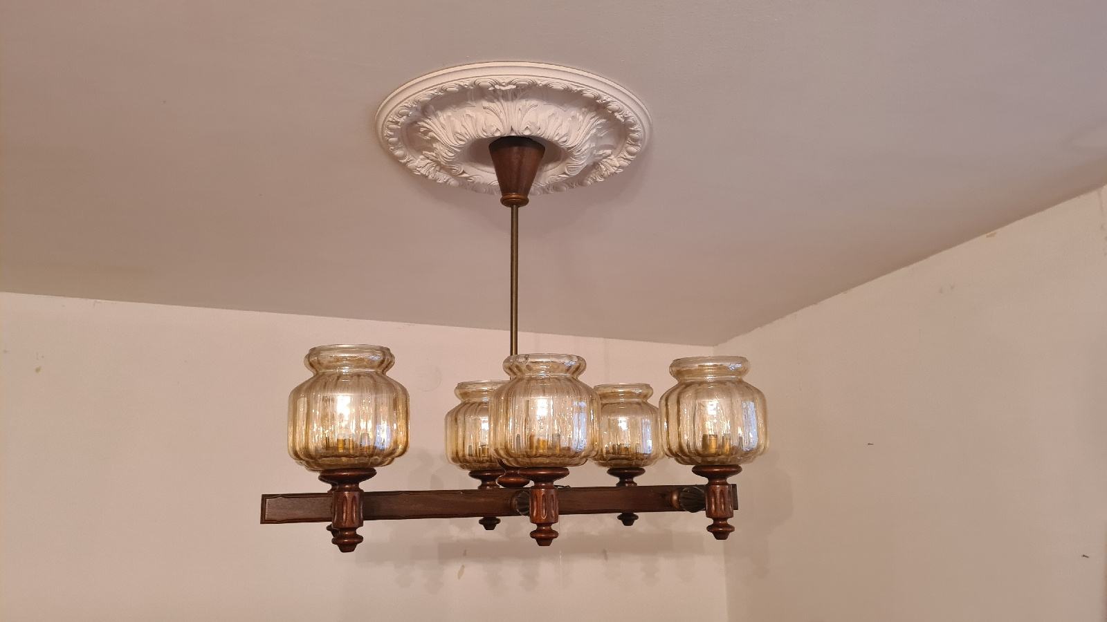 Viseci starinski luster