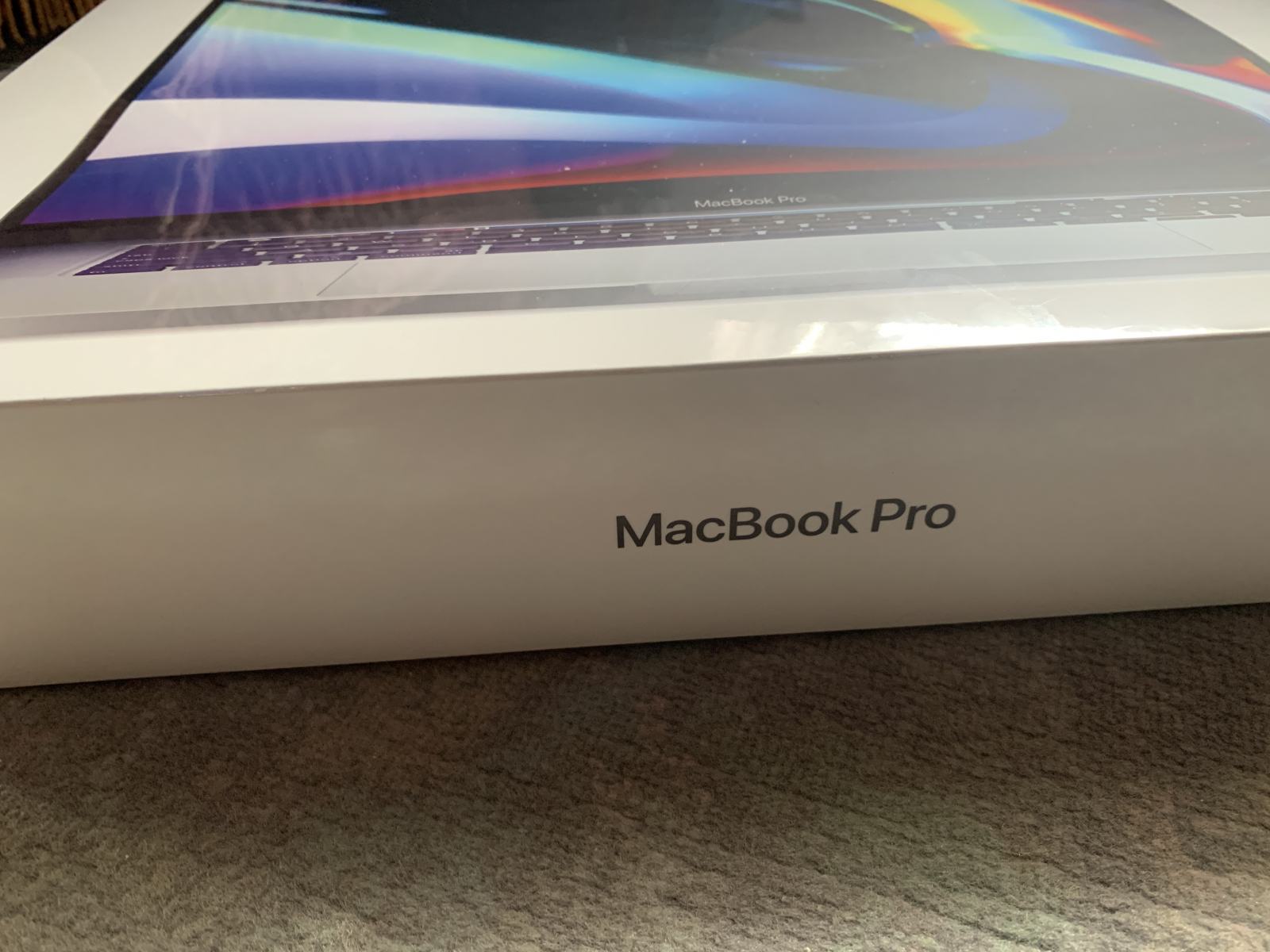 MacBook Pro 16 512GB/2.6GHz 6C/16GB, TOP MODEL, NOVI,ZAPAKIRAN, RAČUN