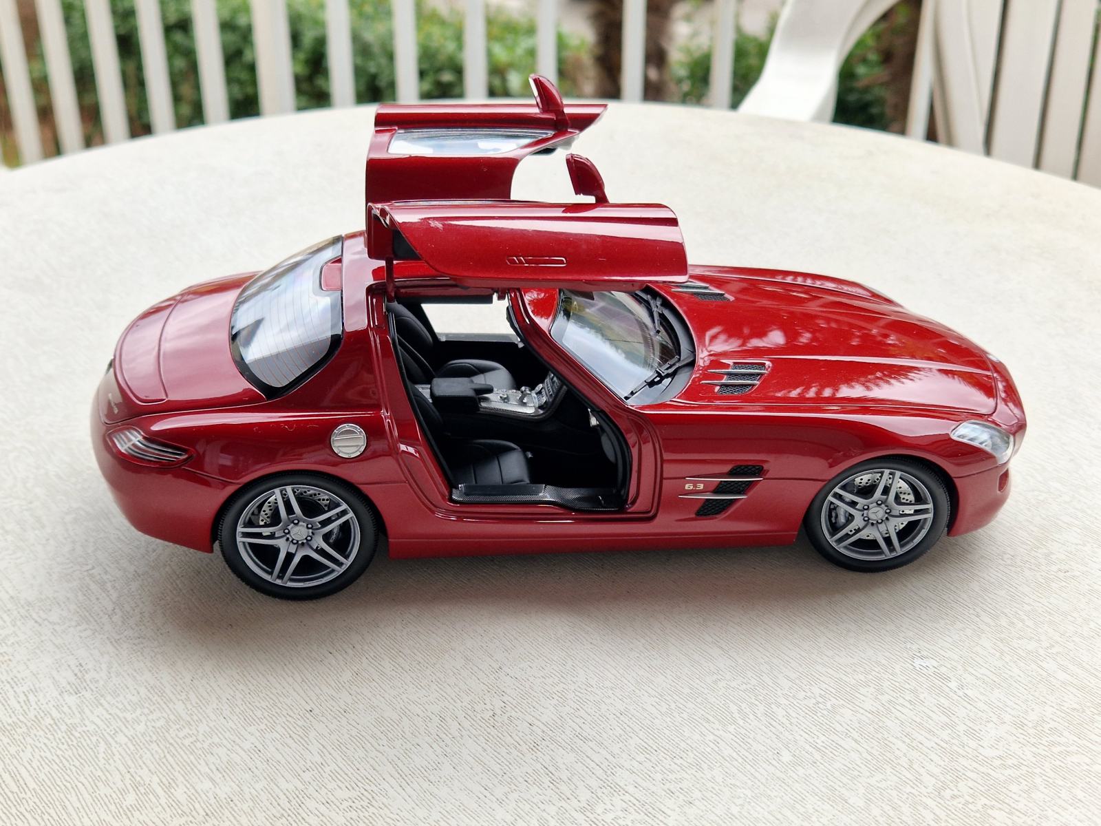 1:18 Mercedes Benz SLS AMG (Minichamps)