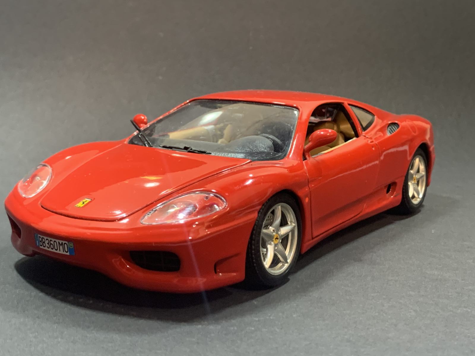 Ferrari 360 Modena iz 1999. Burago 1:18 Italy autic diecast model
