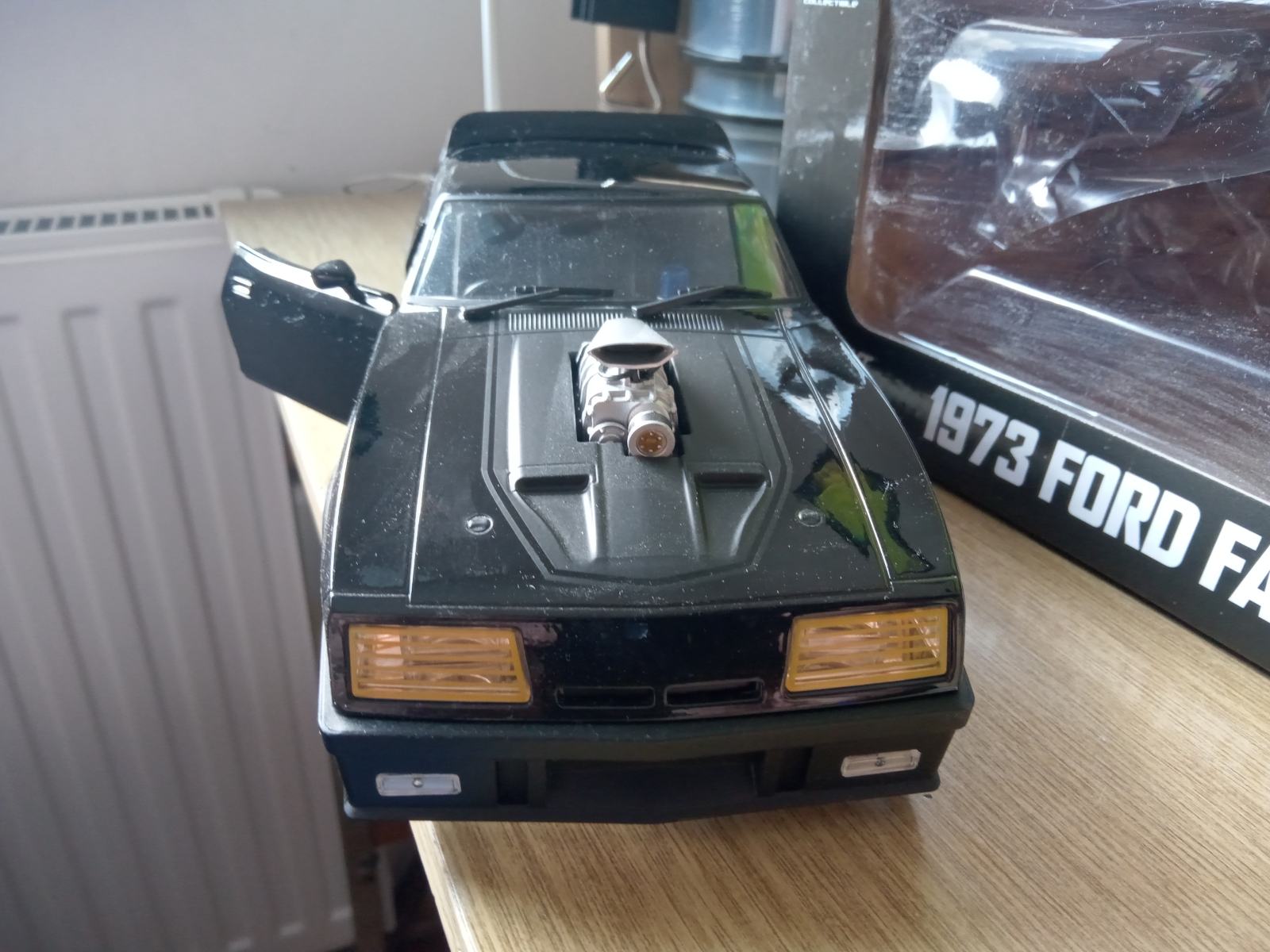 Ford Falcon v8 interceptor 1:18