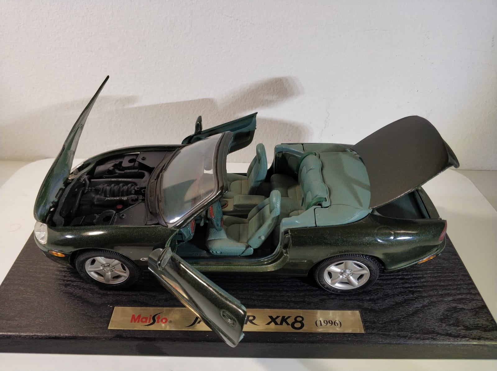 Jaguar XK8 1:18