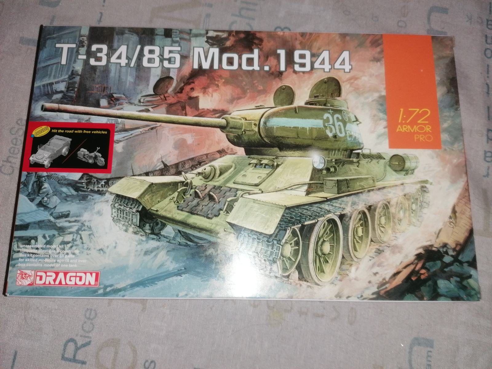 Maketa tenka T-34/85 + Kubelwagen + WH motorkotač 1/72