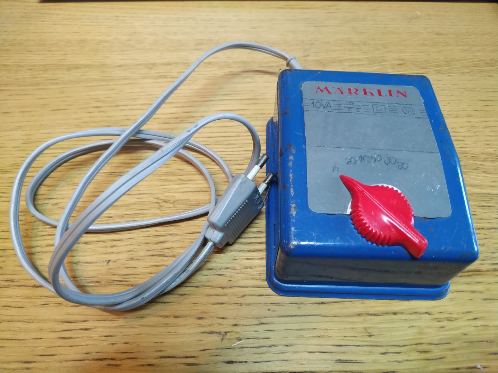 Marklin ispravljač AC s 220V na 16V 10VA za vlakove H0 1:87