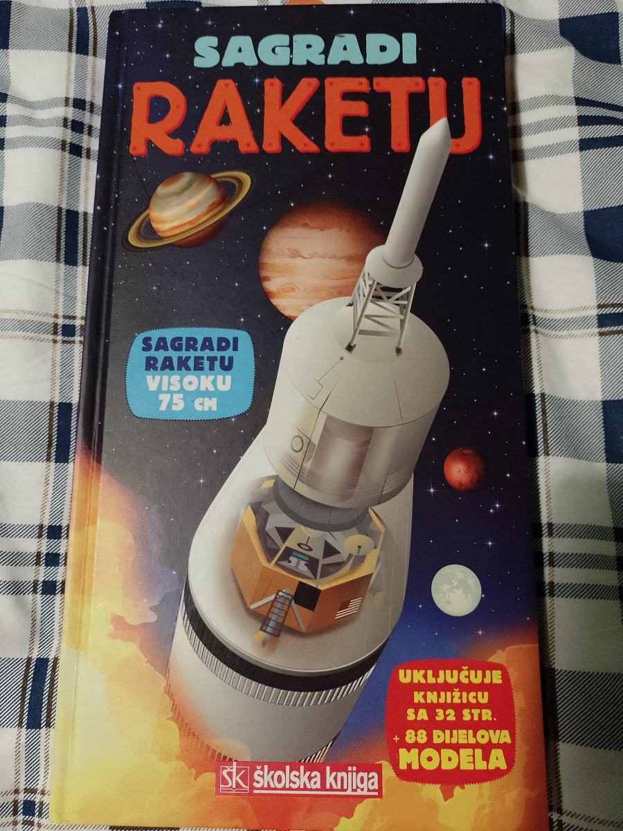 Model rakete Saturn V s interaktivnim vodičem u svijet raketa