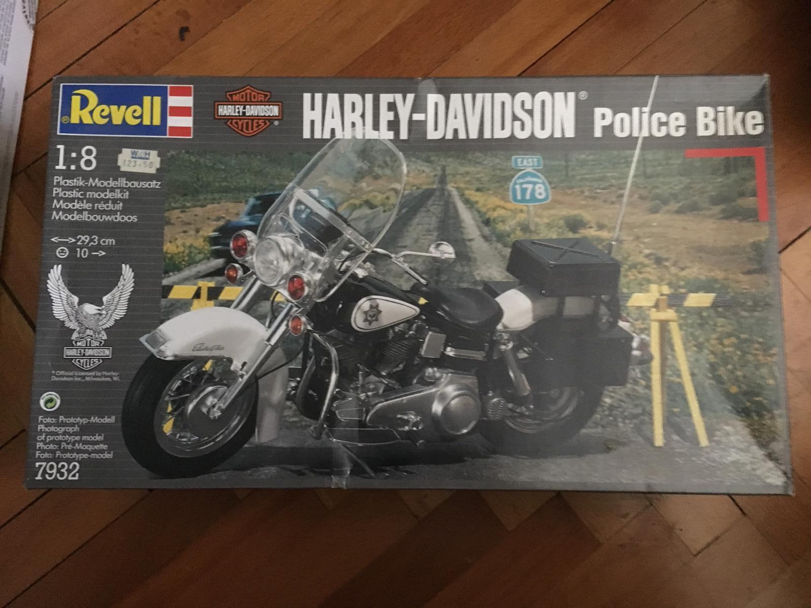 Revell Harley Davidson Police Bike 7932 maketa