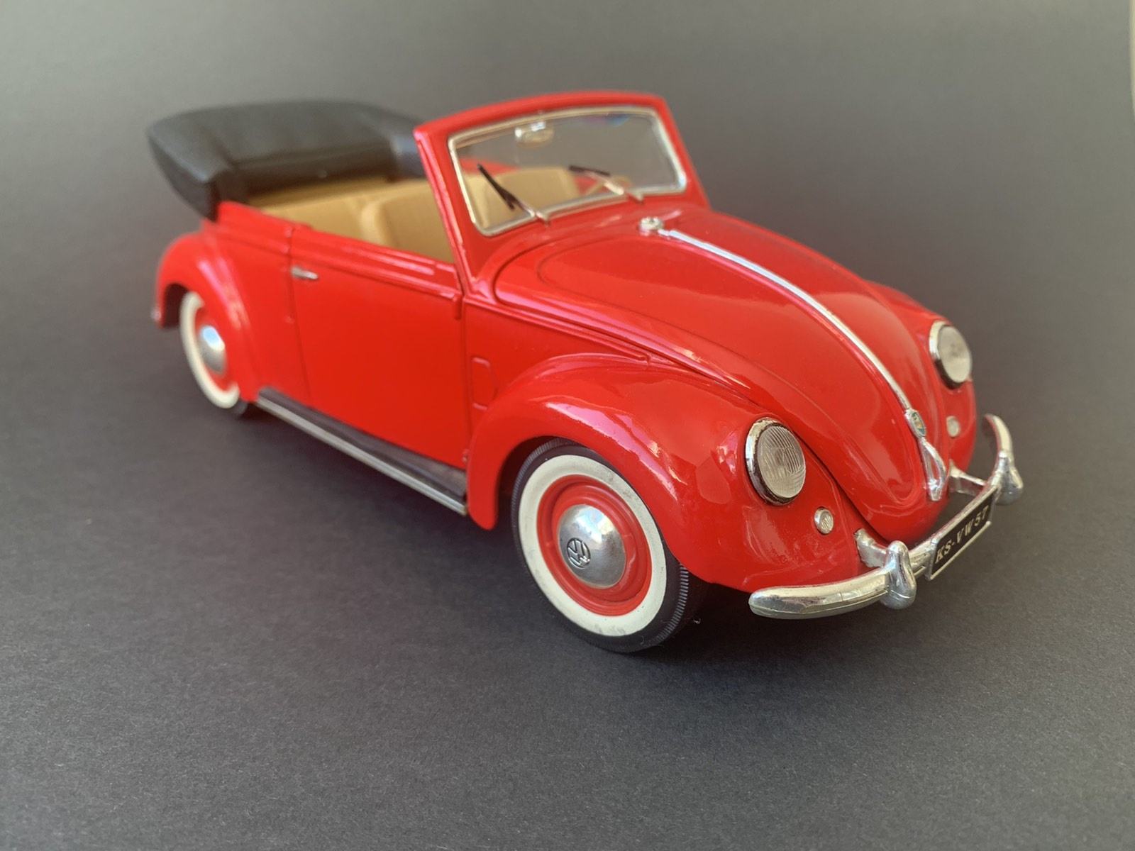 VW Buba Cabriolet iz 1951. Maisto 1:18 model autic diecast vintage