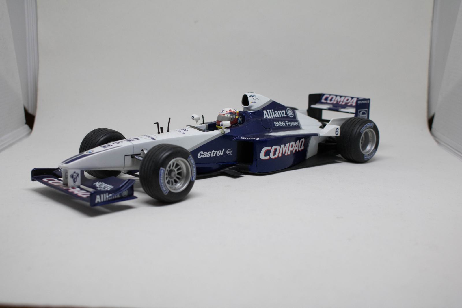 Williams FW22 (2000.) - Hot Wheels 1:18