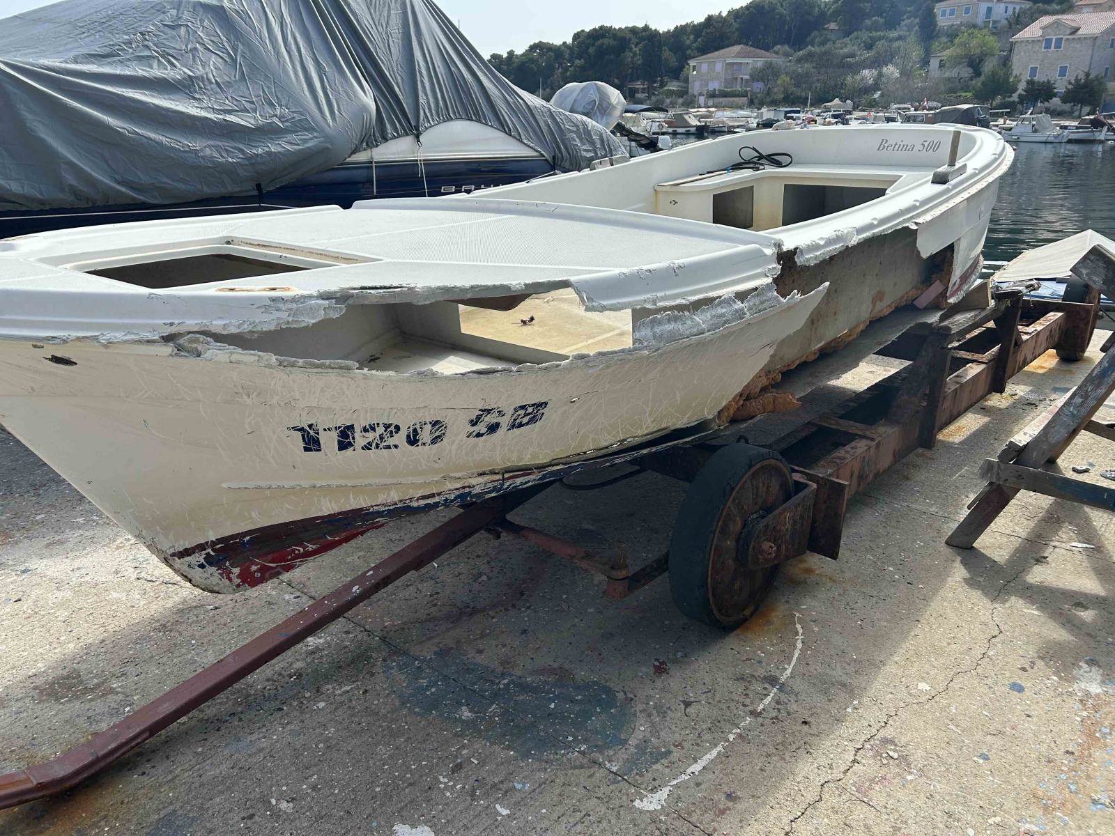 Betina 500 oštećena