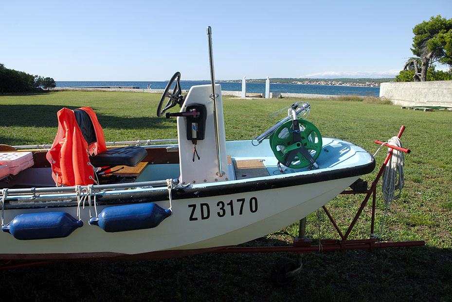 Brod 4.1m s Yamahom 25KS