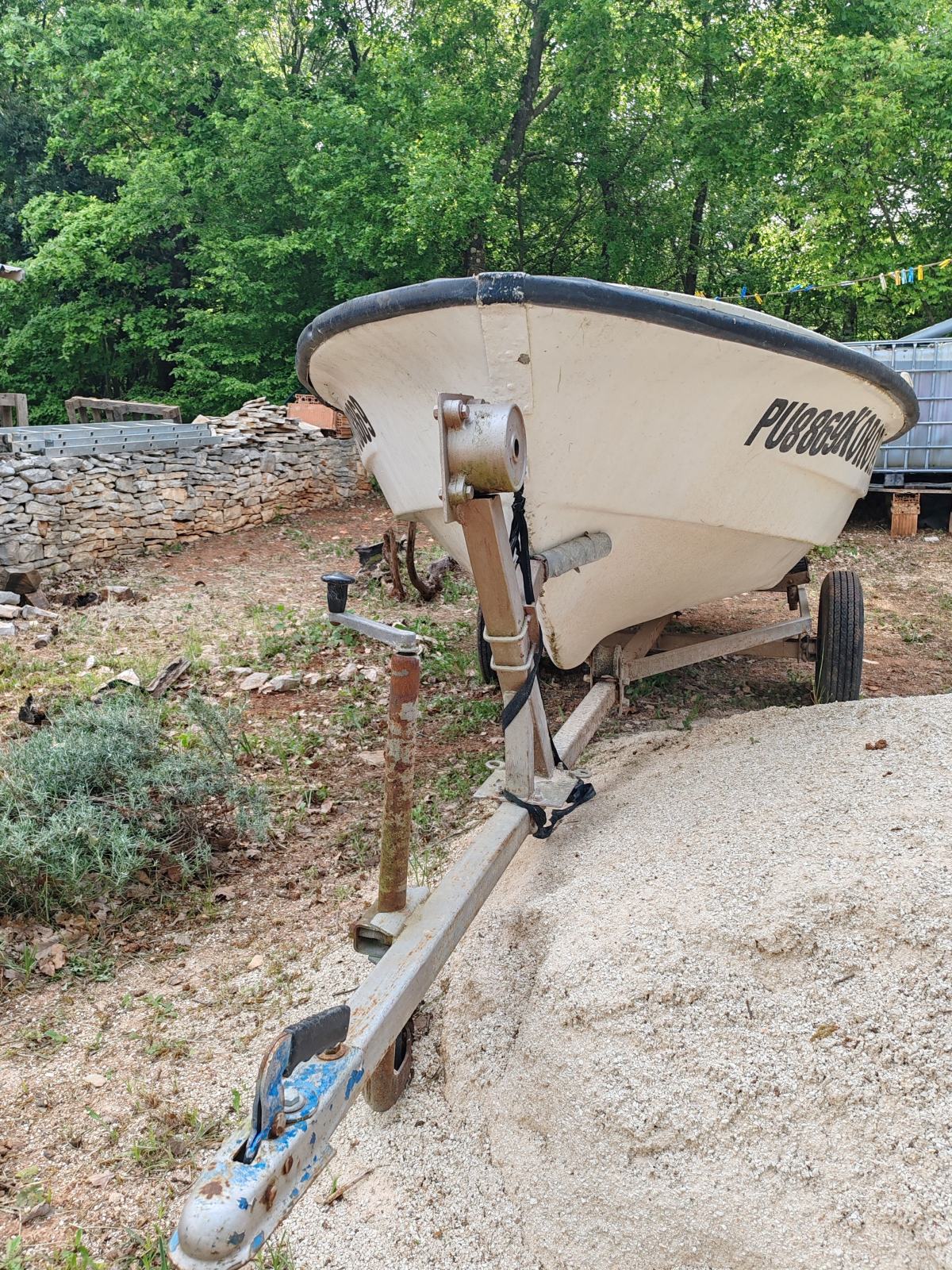 Čamac Elan sa prikolicom