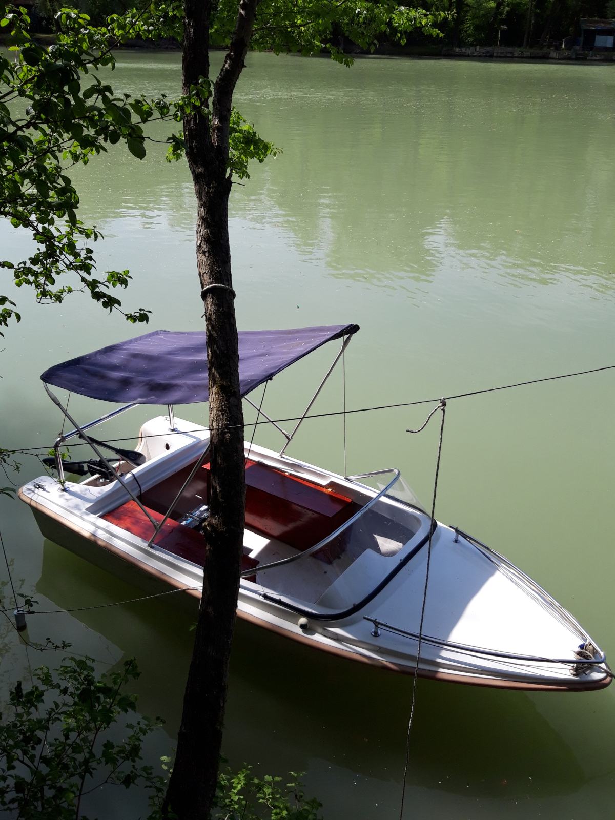 Čamac (gliser) 4.30 m sa tendom i el.motorom