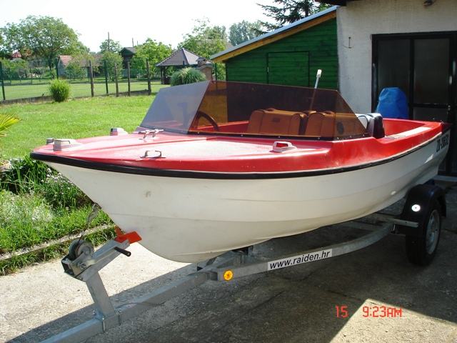 Gliser Elan 30 KW+prikolica i puno dodatne opreme