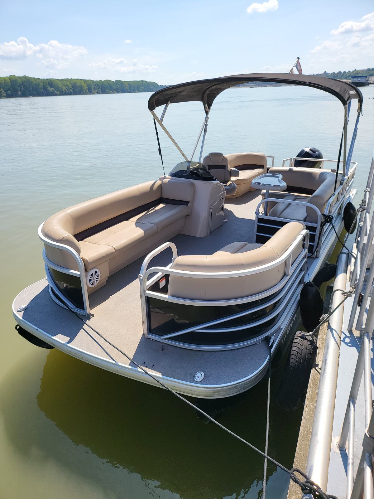 Santracker party boat 22