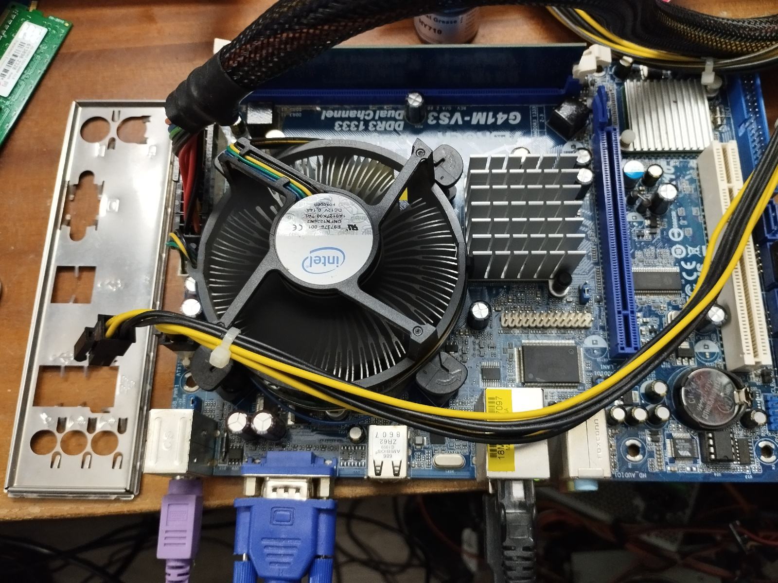 ASrock G41M-VS3 sock 775 + Intel E6600 + 2gb ddr3