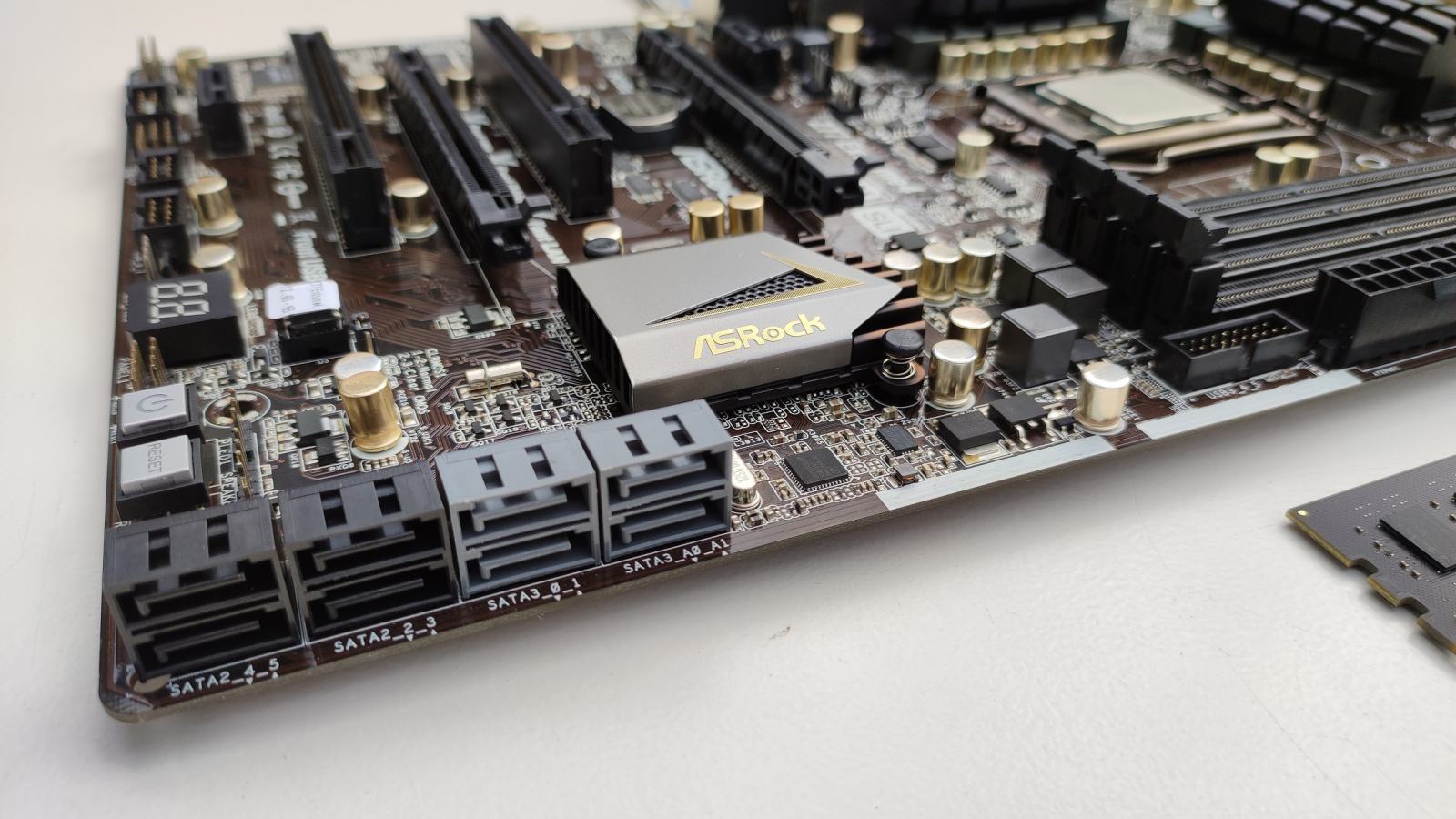 ASRock > Z77 Extreme4