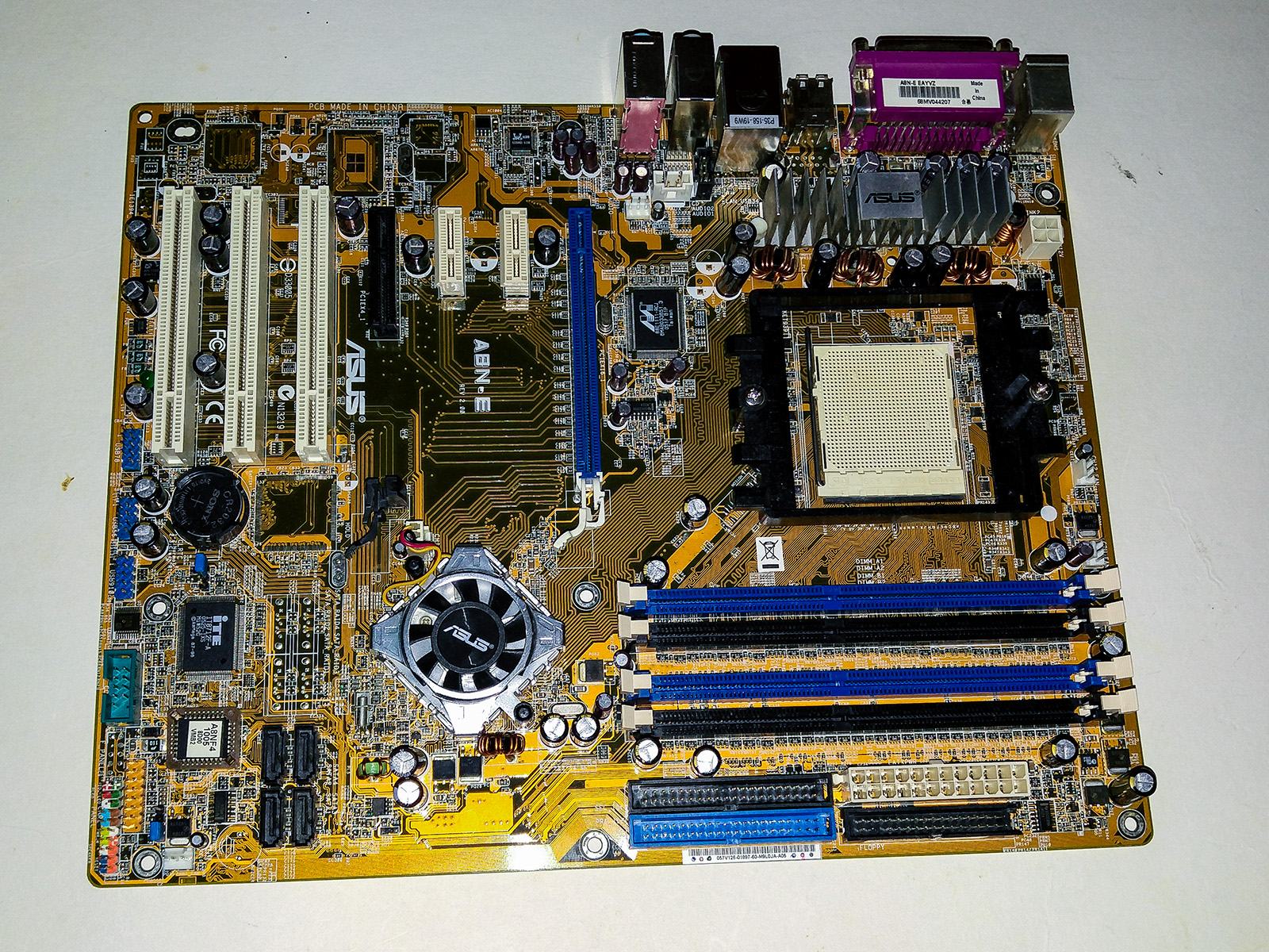 Asus A8N-E (socket 939) + Athlon 64 3500+ + hladnjak