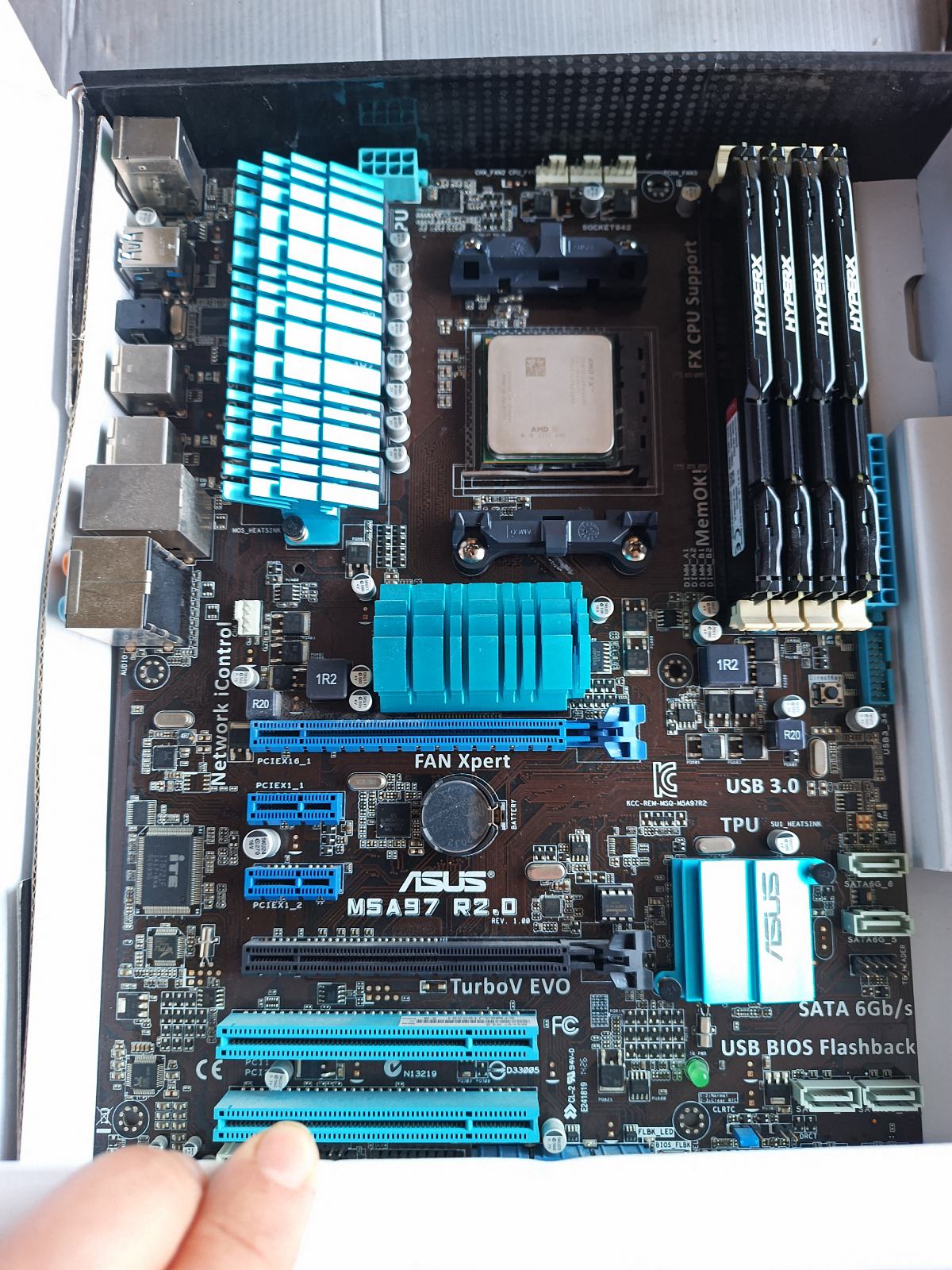 Asus m5a97 r2 0 + FX 8300+ 16gb DDR3 Kingston Fury 1866mhz-4x4 ram