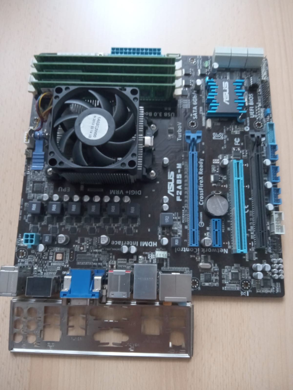 Asus MBO F2A85-M,CPU A8 5600K 3,6 MHz,16 GB Ram 1600 MHz,HD 7560D Ra