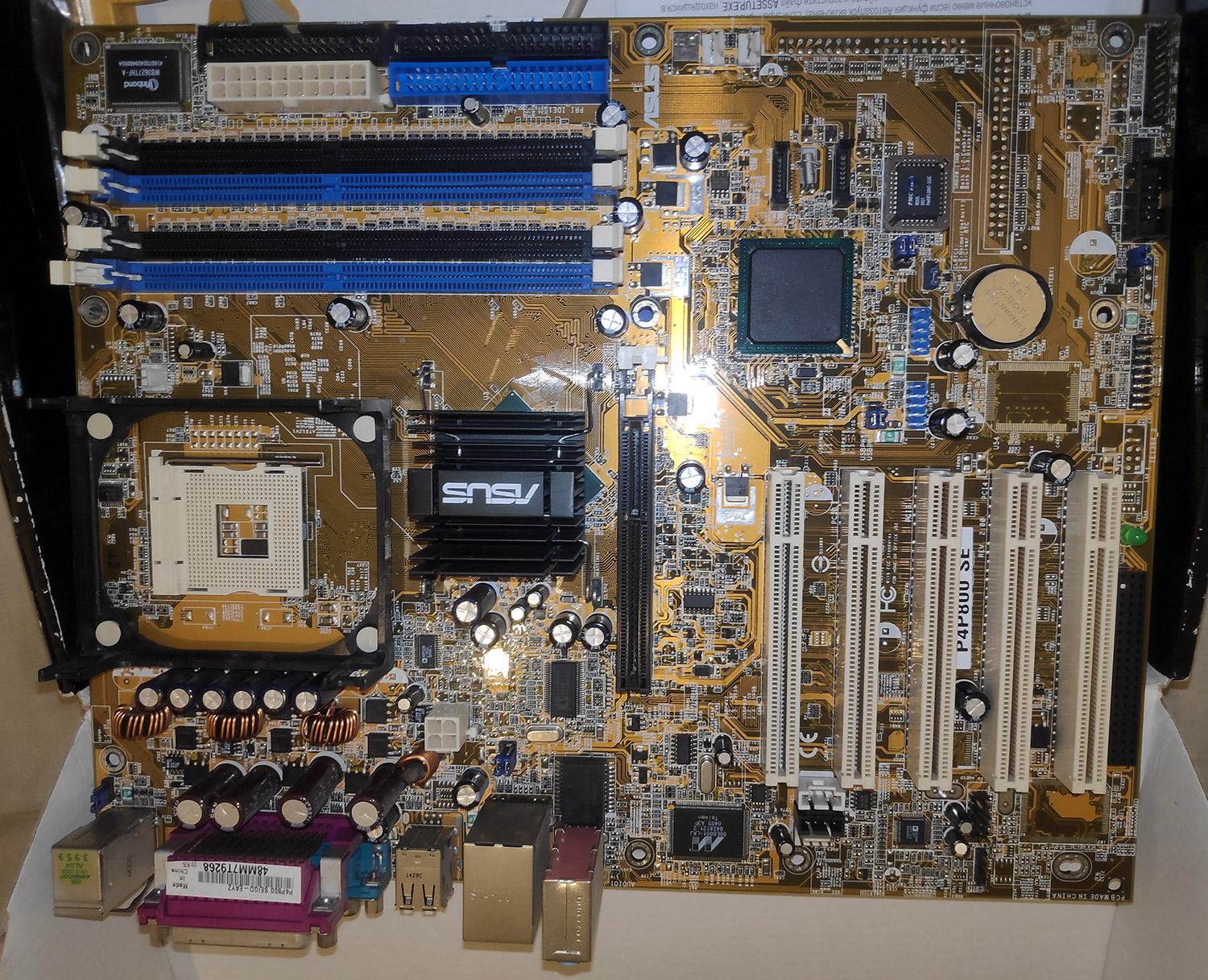 Asus P4P800 SE legendardna Socket 478 u kutiji matična ploča retro