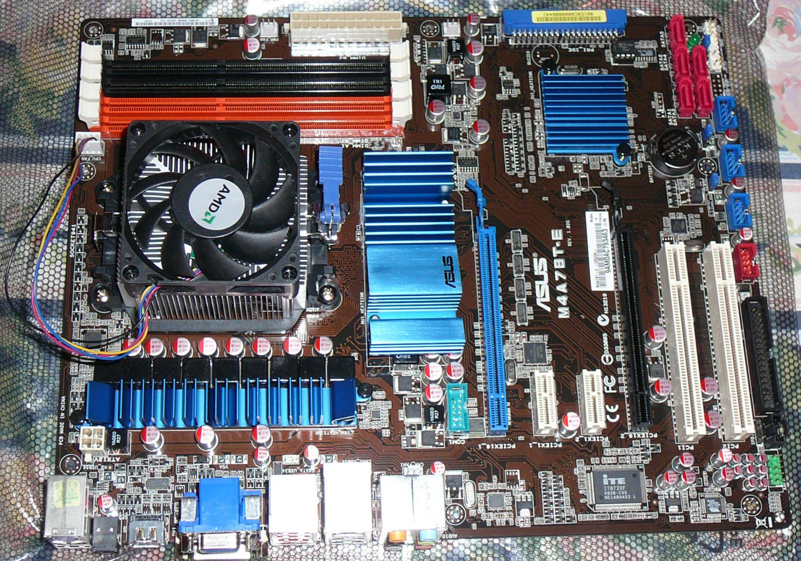 ASUS ploča, Quad procesor ATI grafika i DDR3 ram