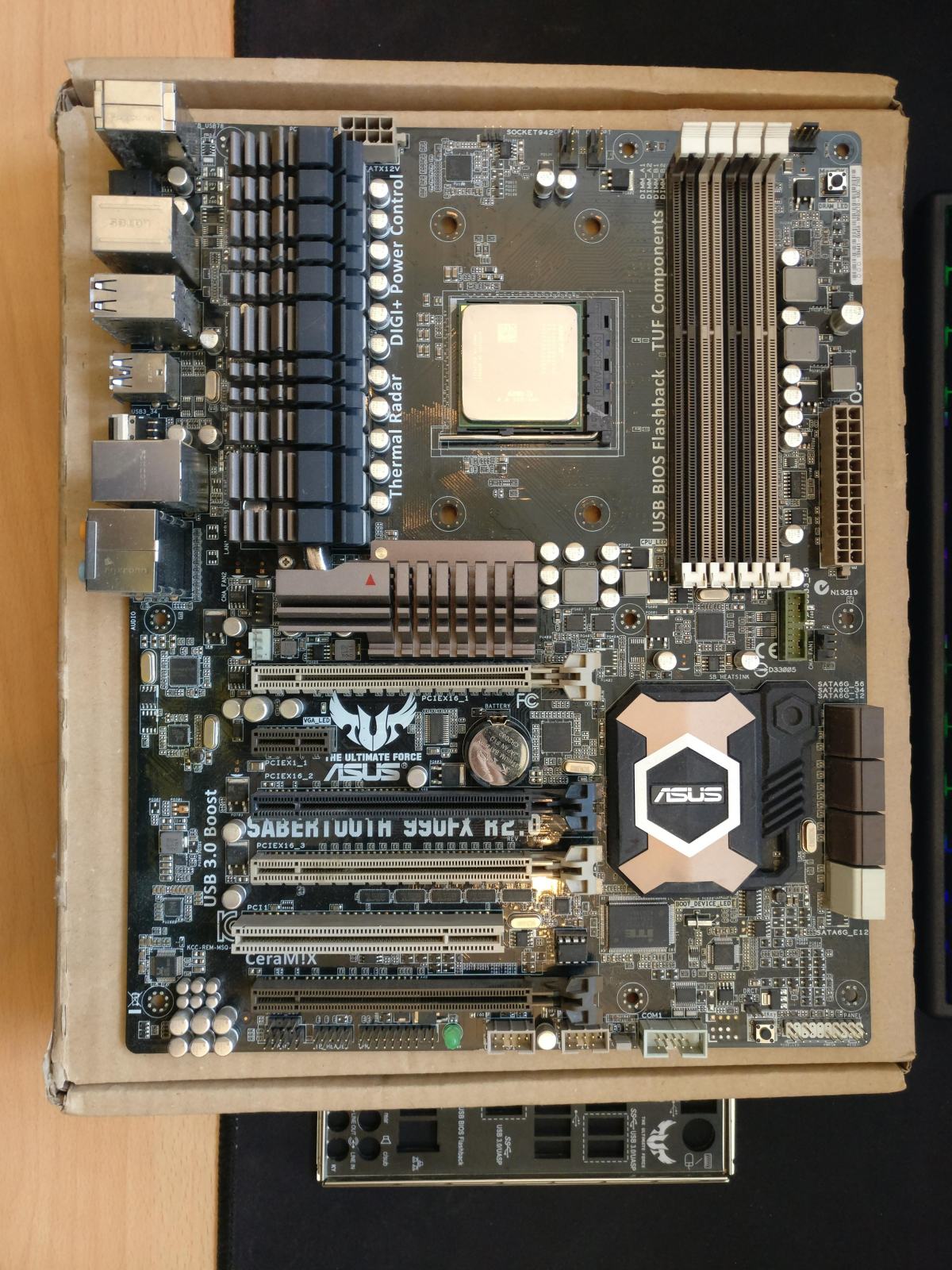 ASUS Sabertooth 990FX R2.0 - AM3+ / USB 3.1 / SATA3 / TUF