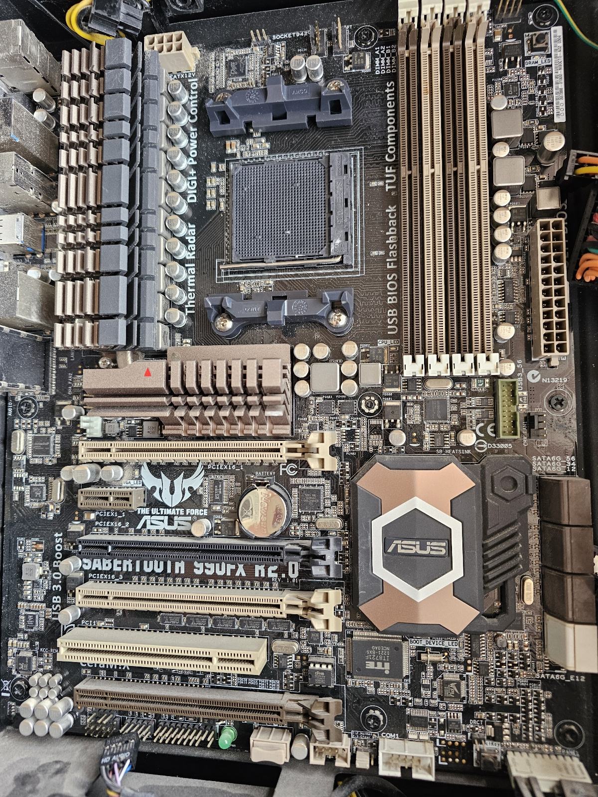 ASUS Sabertooth 990fx TUF Motherboard (matična ploča)