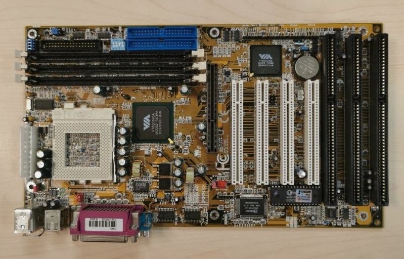 DFI CA61 Rev. B1 Via Apollo Pro 133 ATX Socket 370 matična ploča
