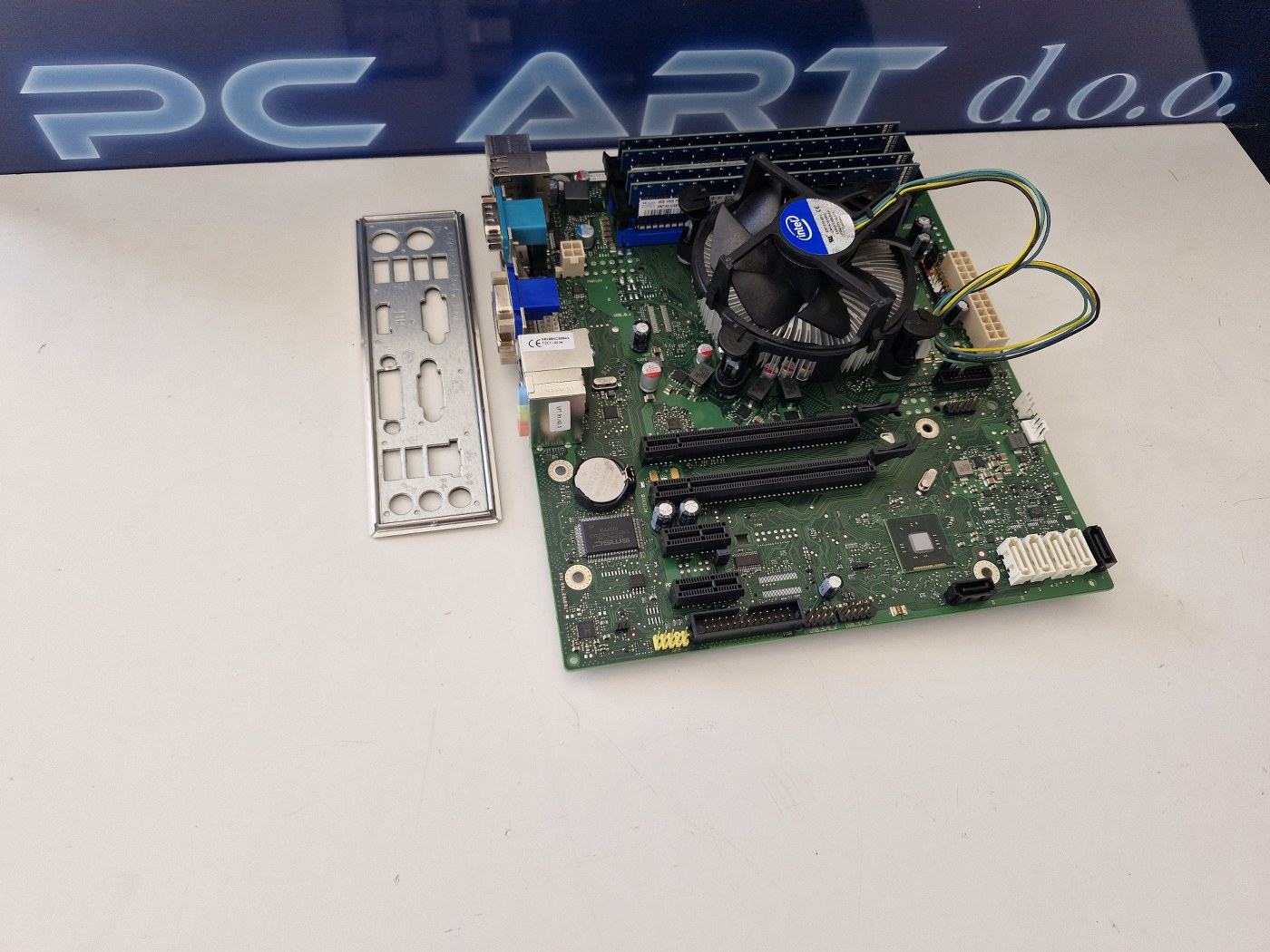 Fujitsu D3221-B12 + i5 4440 + 4GB/8GB/16GB/32GB RAM - Račun / R1