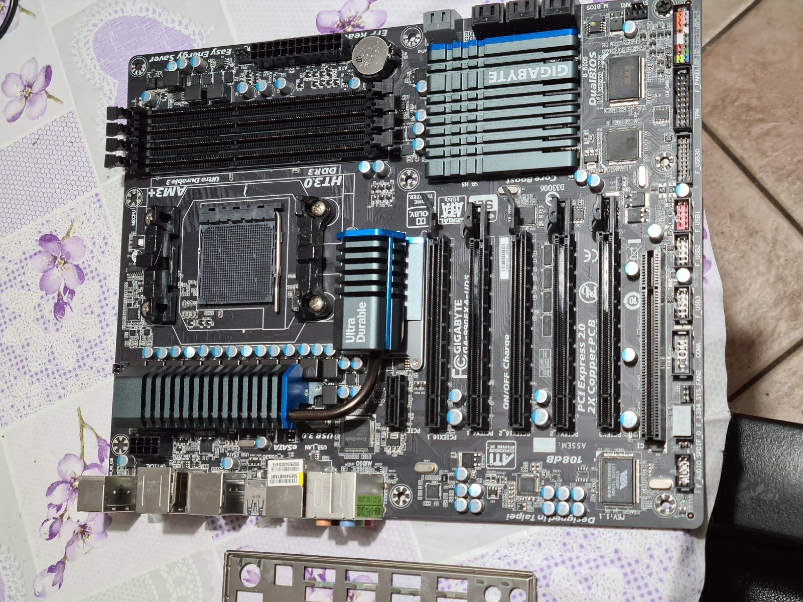 GIGABYTE GA-990FXA-UD5 SOCKET AM3+ HIGH END