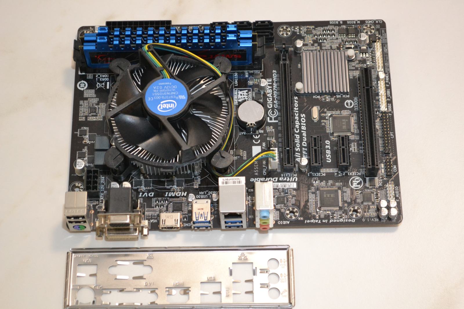 Gigabyte Matična ploča + Procesor + RAM