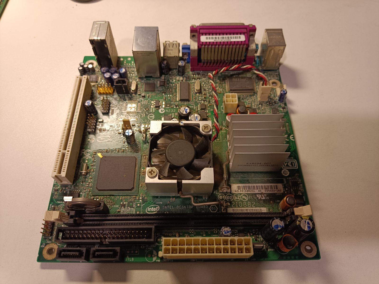 Intel D945GCLF2D E210882 Atom 330