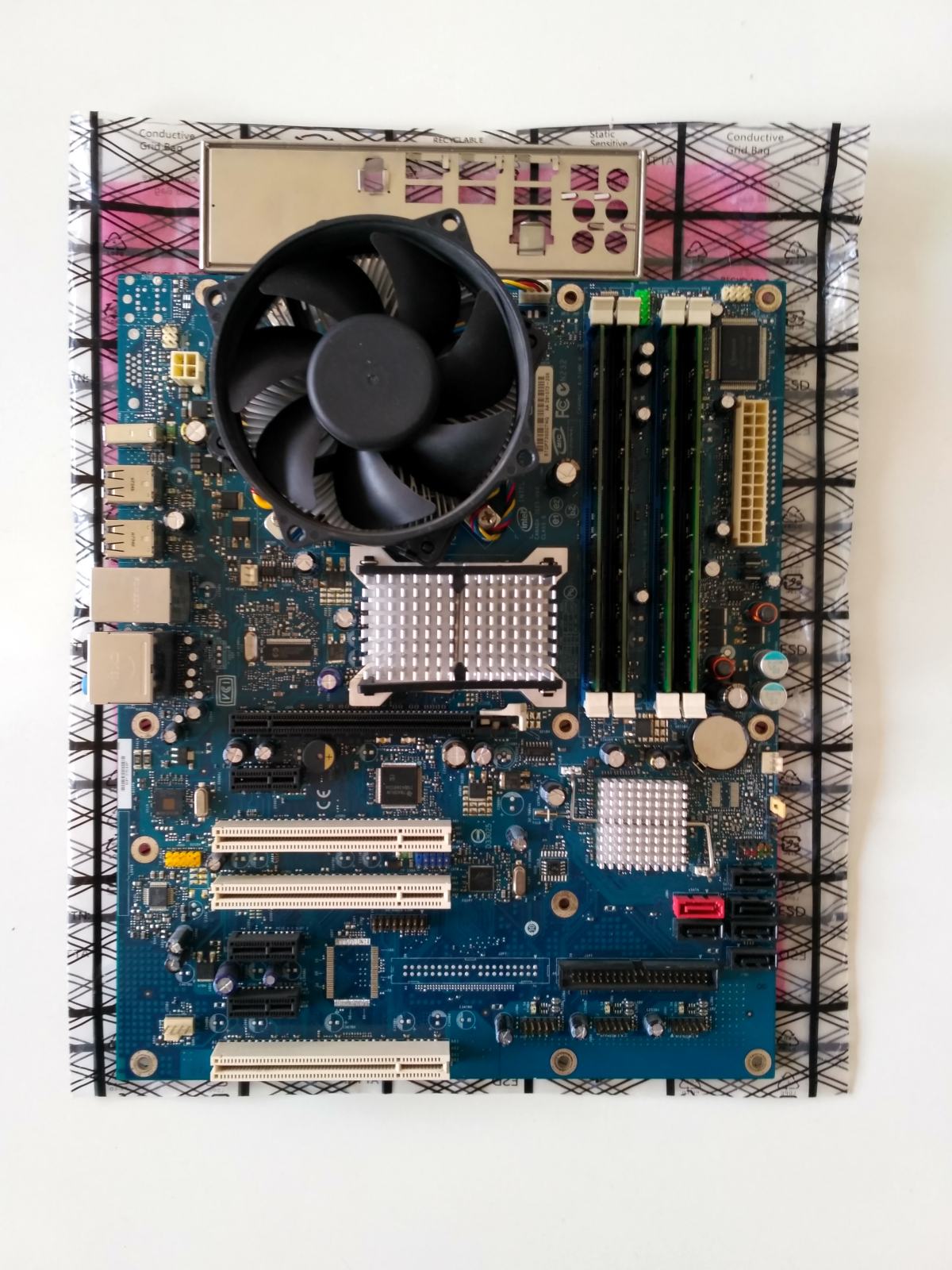 Intel DP35DP + E6600 + 4GB DDR2 + hladnjak