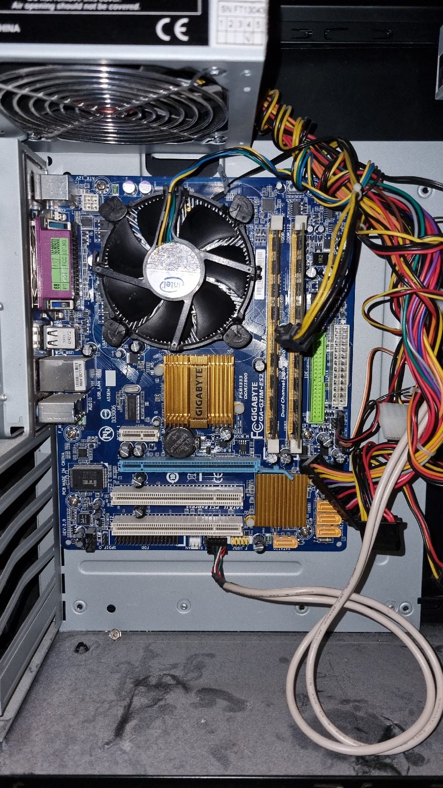 Matična ploča+Ram Gigabyte G31M-ES2