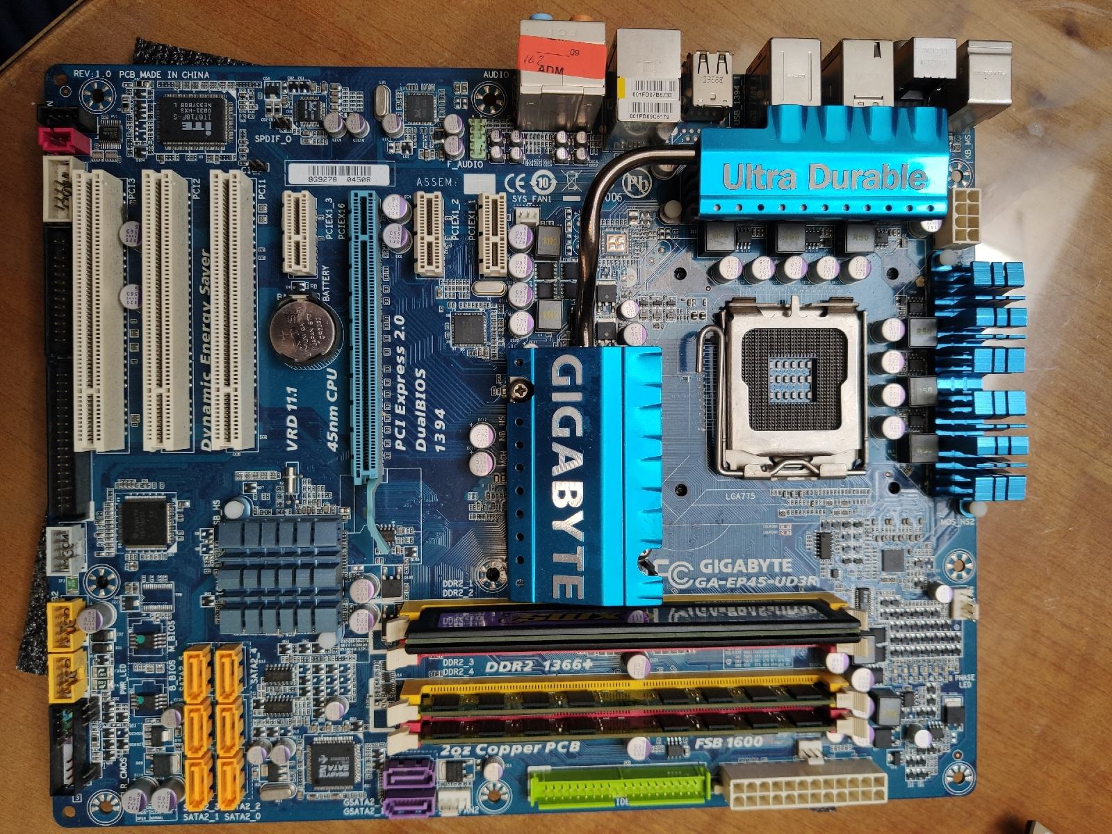 Matična ploča LGA775 ram i 2 procesora 250kn