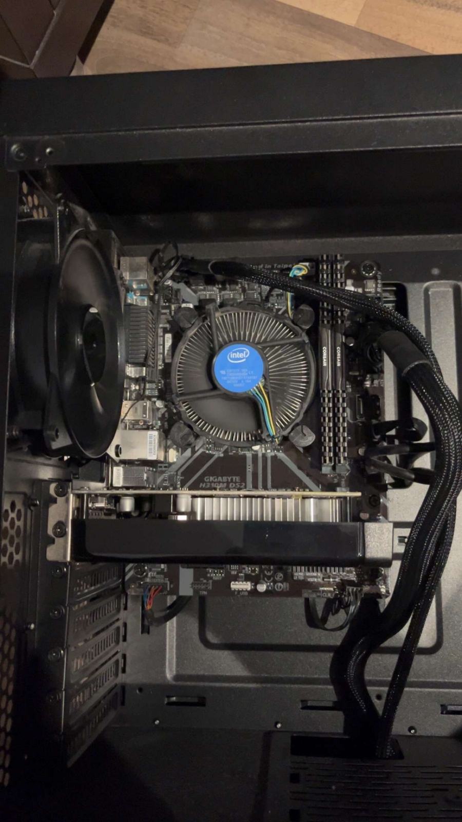 Maticna + procesor + graficka + memorija