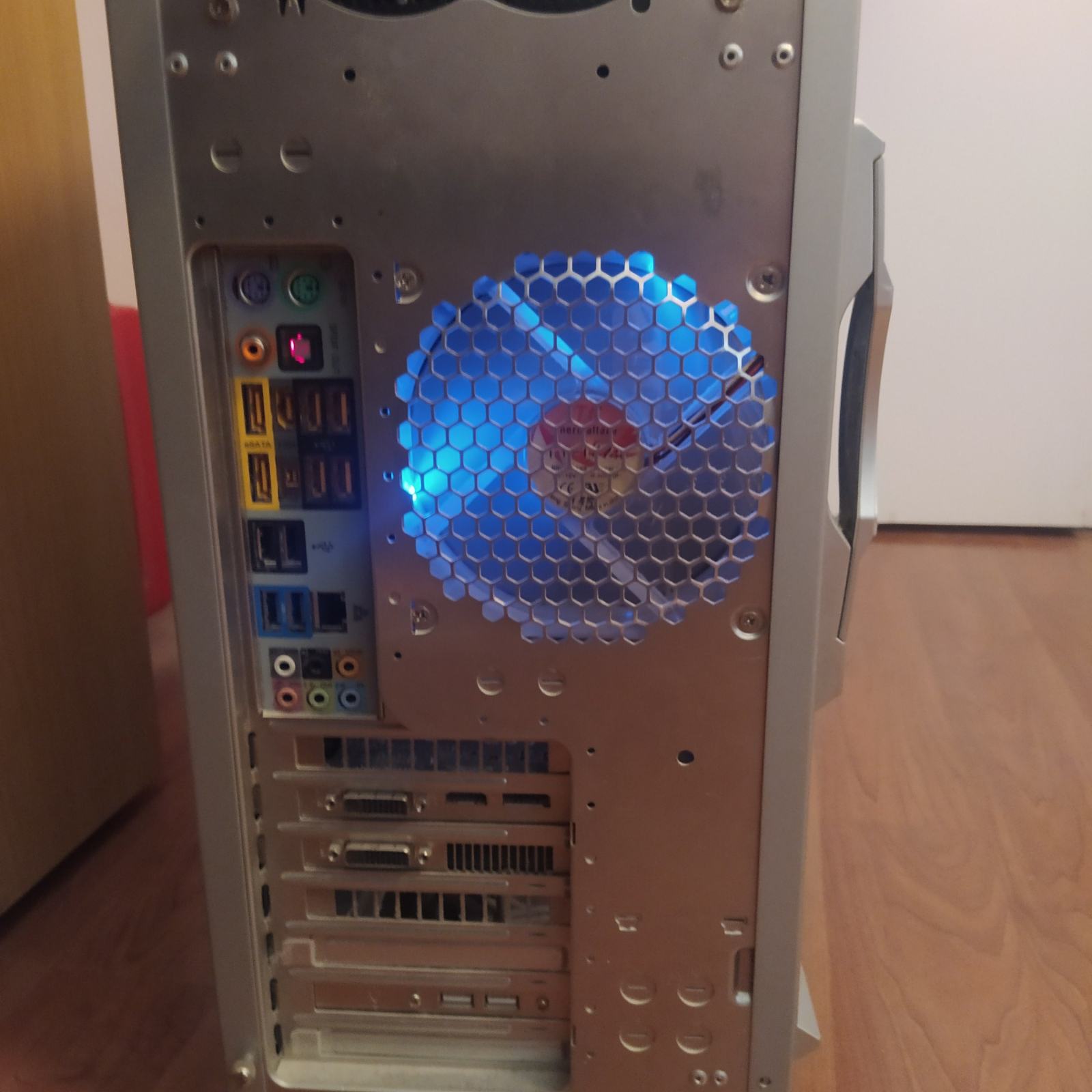 Matična ploča ,procesor, memorija i ostalo u kompletu