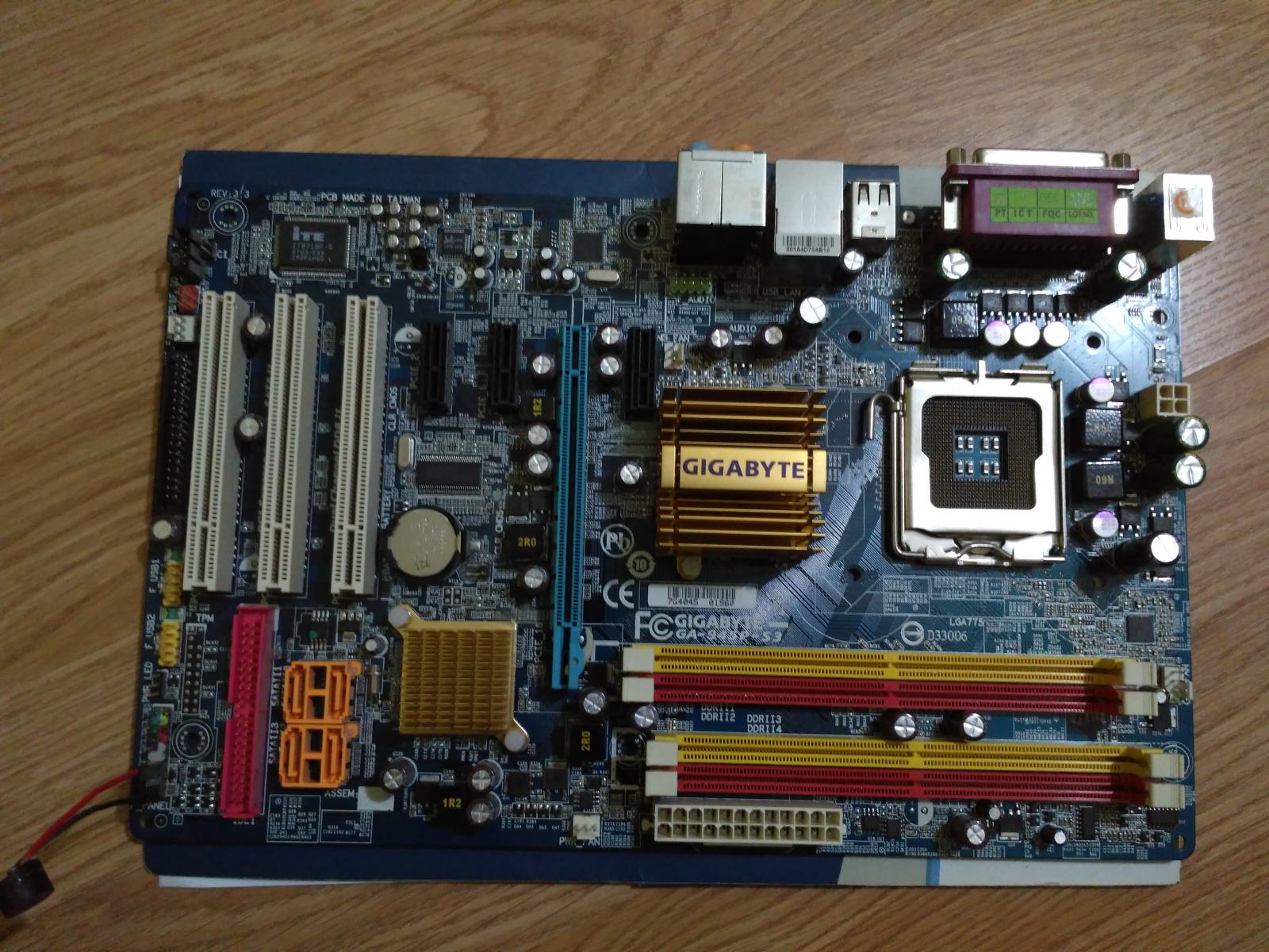 Prodajem matičnu ploču Gigabyte GA-945P-S3 rev 3.3 - 50kn