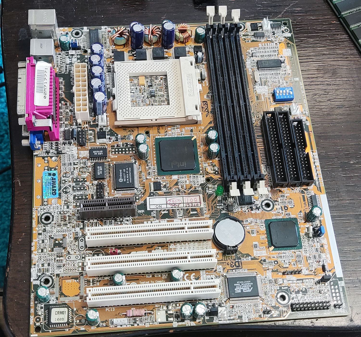 Retro matična ploča ASUS MEW-RM Socket 370 S370 neispravna