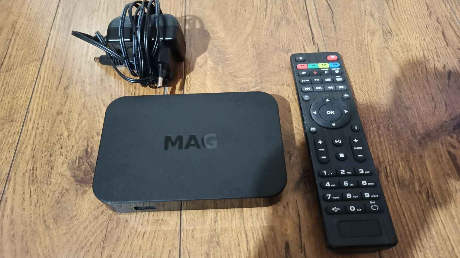 MAG 322W1 IPTV prijamnik s ugrađenim Wi-Fi modulom