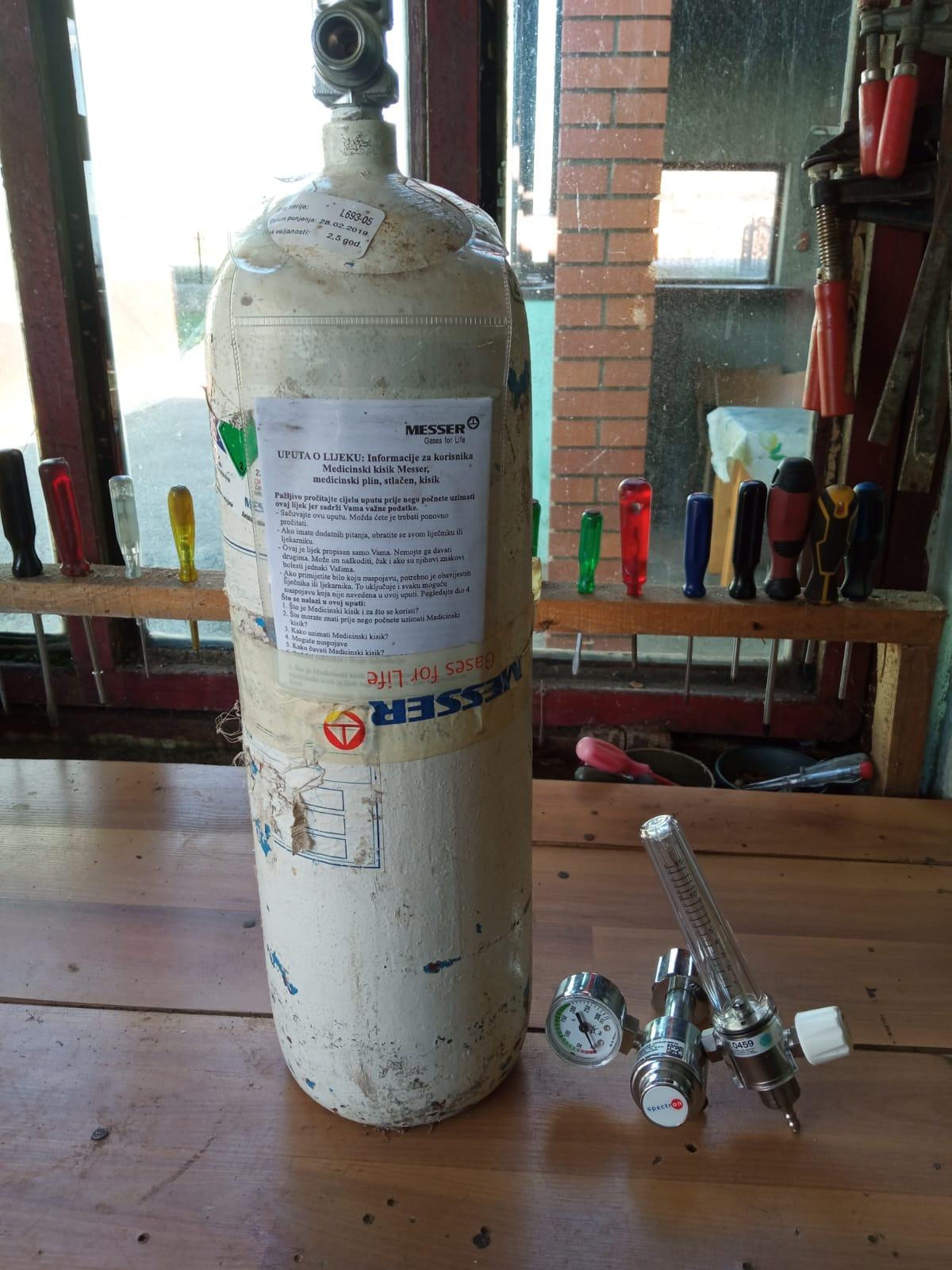 MEDICINSKI KISIK S REGULATOROM