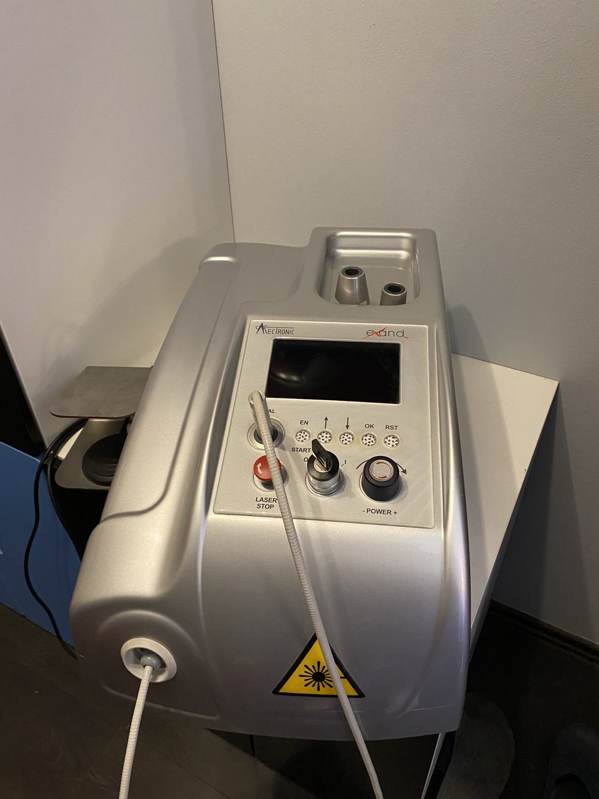 Medicinski laser za terapiju 830nm + 1064nm 25W